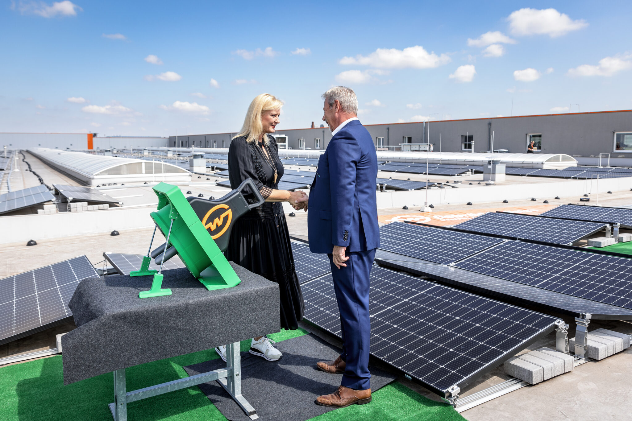 Středočeský kraj vede v solární energii: Největší střešní instalaci ...